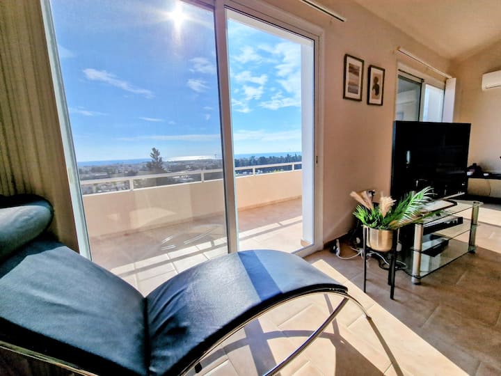 Paphos Central Penthouse With Pool Table, 200mbps - Paphos
