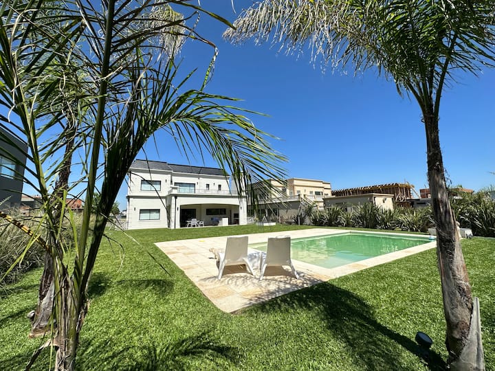 Casa En Country Privado Con Playa - San Vicente, Argentina