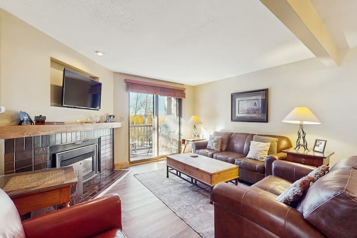 Warm 2br Timber Run Condos | Balcony | Pool - Steamboat Springs, CO
