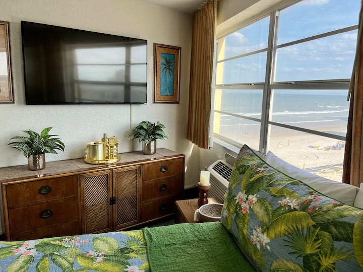 Ocean View Spacious King Studio - Daytona Beach