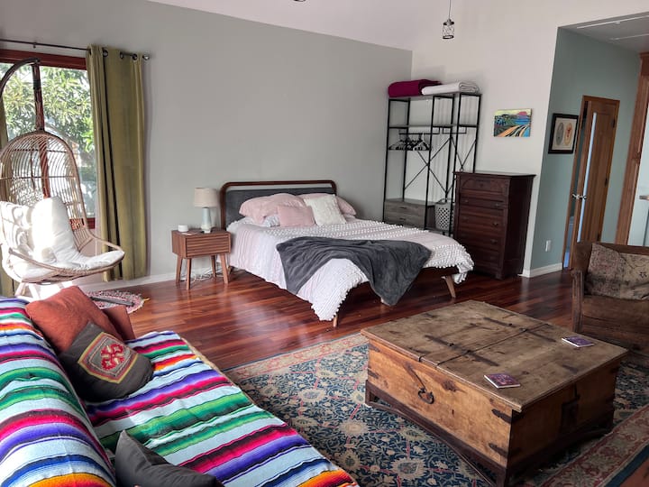 West Adams Guest Cottage - Los Angeles, CA