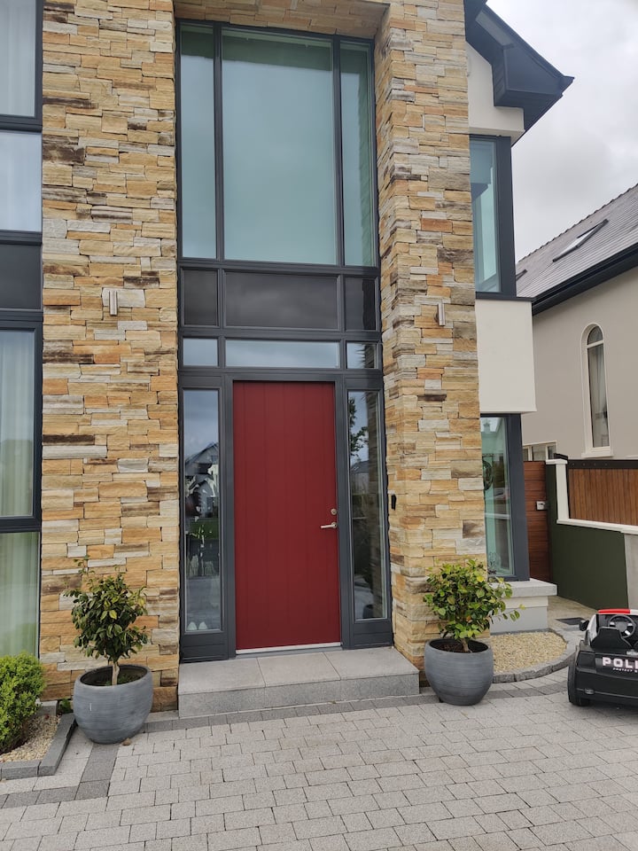 Kingston Luxury 4 Bed Home - Galway