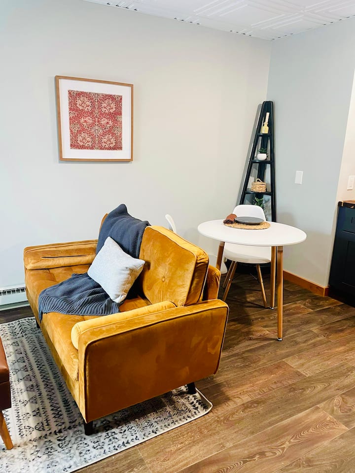 Downtown Sault Boho Studio Apartment - Sault Ste. Marie