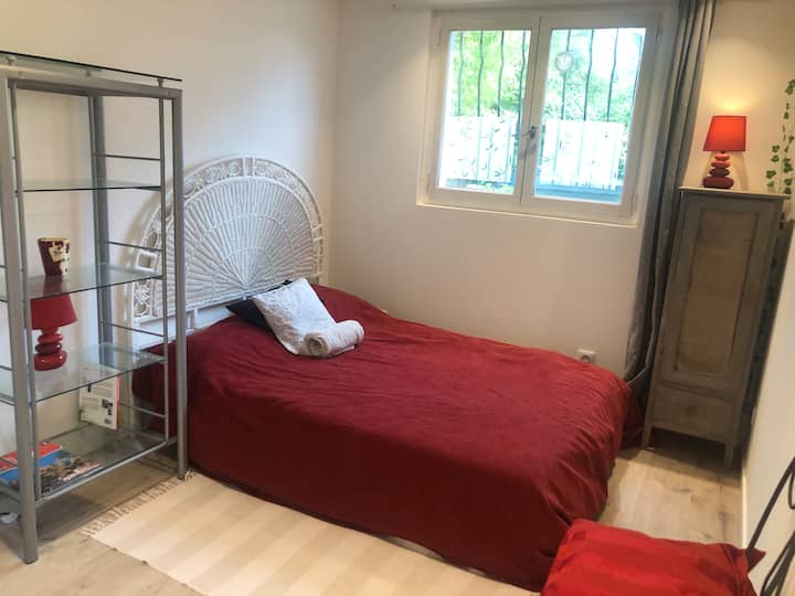 Chambre Double Au Rdc Avec Douche Attenante. - Biot