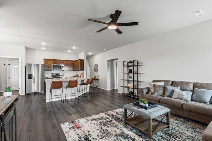 Home In Siloam Springs Near Shops & Restaurants! - Siloam Springs, AR