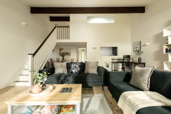 Ascot | Modern Cotswolds Stay - Table Football - Cirencester