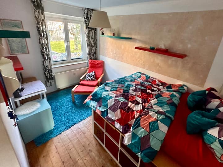 Ruhiges Zimmer „Türkiesrot“ In Wohngemeinschaft - Leipzig