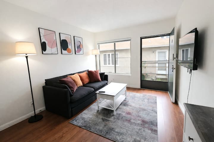 Cozy Central Studio (Wifi | Ac | Heater) - Santa Monica, CA