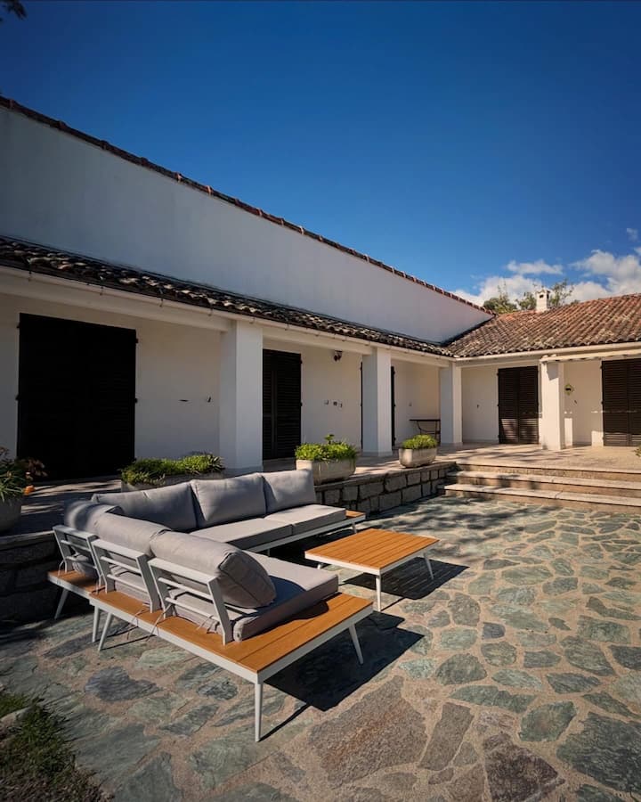 L’aoriste Pieds Dans L’eau - Corsica