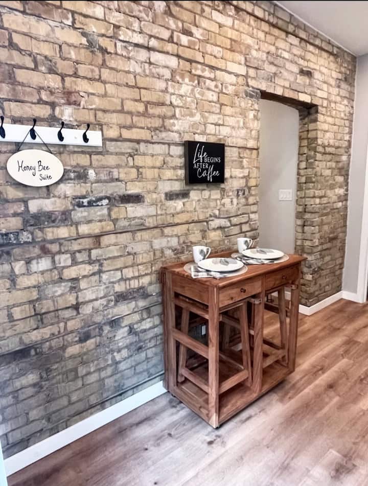 Honey Bee Suite - Unit 9 - London