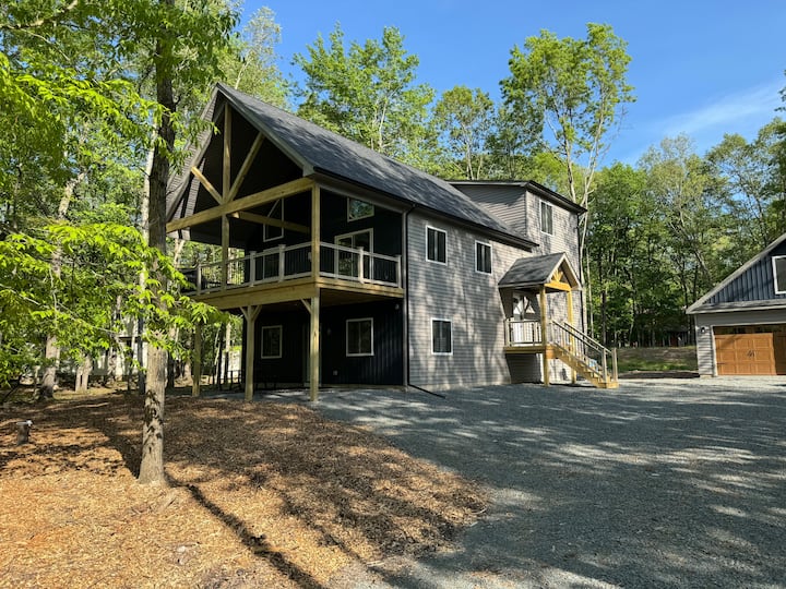 Pocono's Chalet - Black Bear Lodge - Lake Harmony, PA