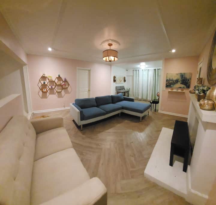 Private Room With Ensuite Restroom & Parking - Los Ángeles, CA