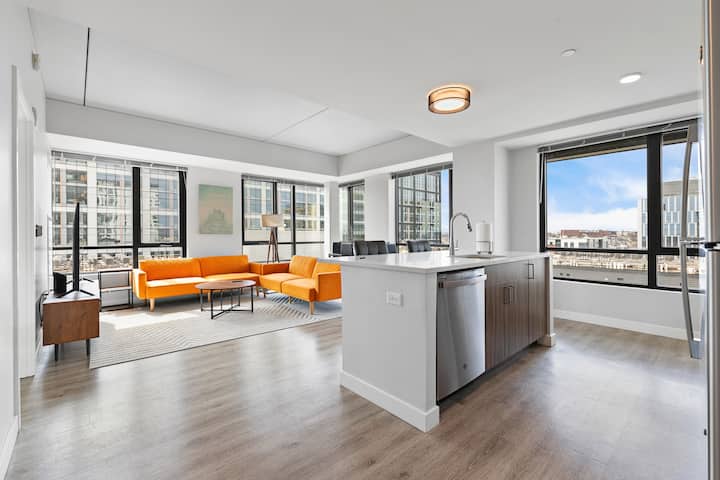 Spacious & Modern 2br 2ba Flat Assembly Square - Somerville, MA
