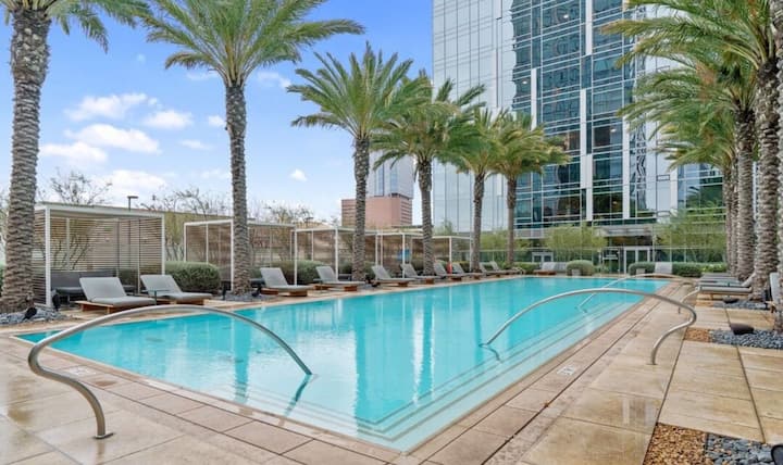 Downtown Los Angeles Luxury Retreat - Los Angeles, CA