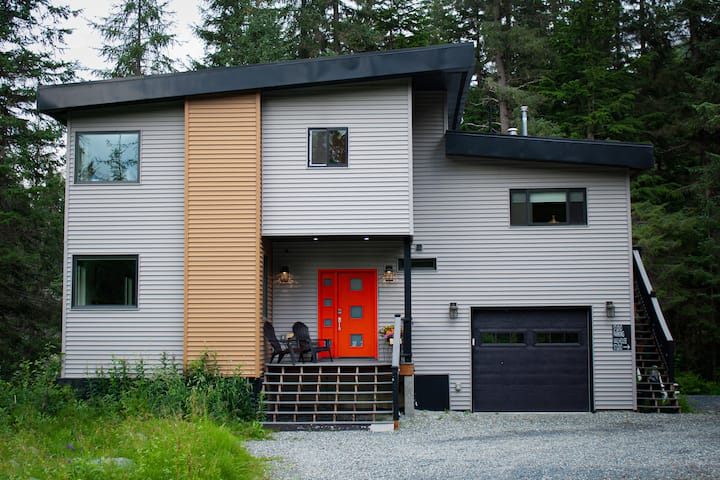 Girdwood Escape W/ Jacuzzi & Fire Pit - Anchorage, AK
