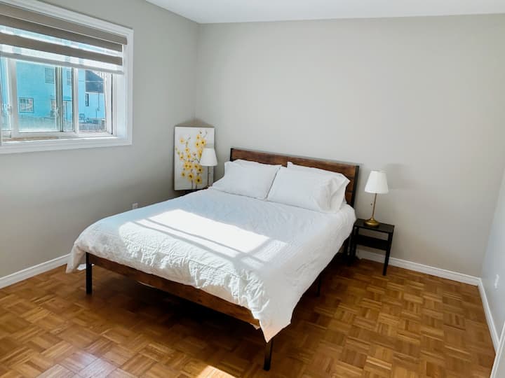 Spacious Guest Suite - Windsor