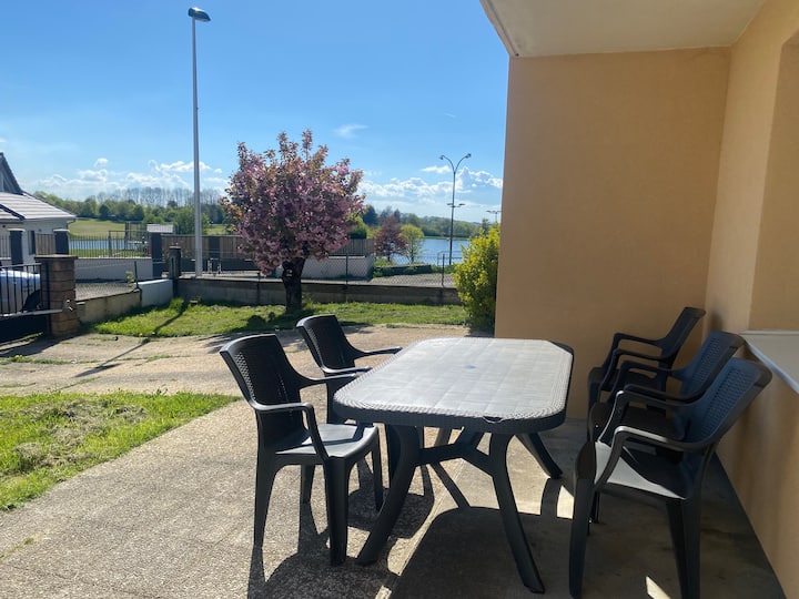 Appartement à Côté Du Lac Avec Terrasse - Chastreix