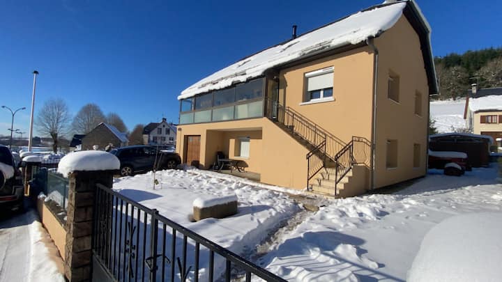 Appartement à Côté Du Lac Avec Terrasse - La Tour-d'Auvergne