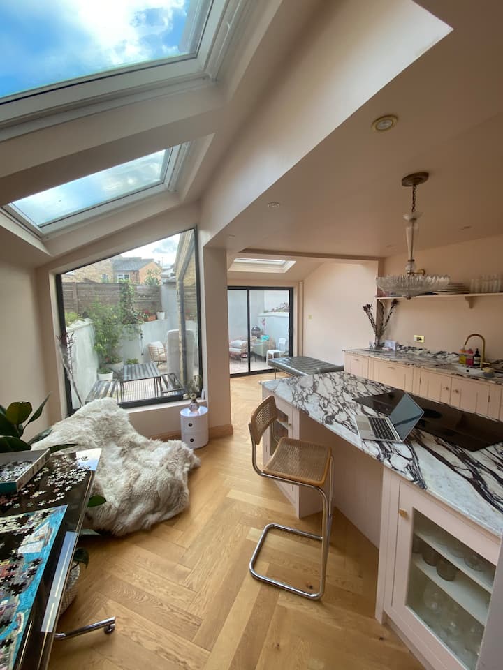 Pretty House Off Columbia Road - Emirates Stadium