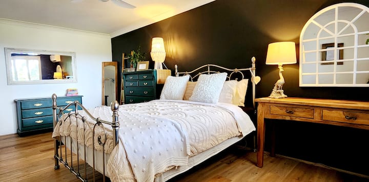 Large Private Room With Mountain Views. - Lismore