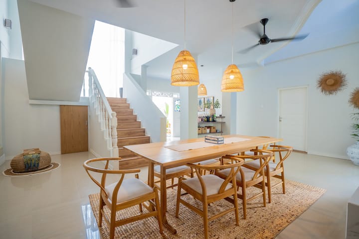 Tropical Villa Steps Away From Petitenget Beach - Bali