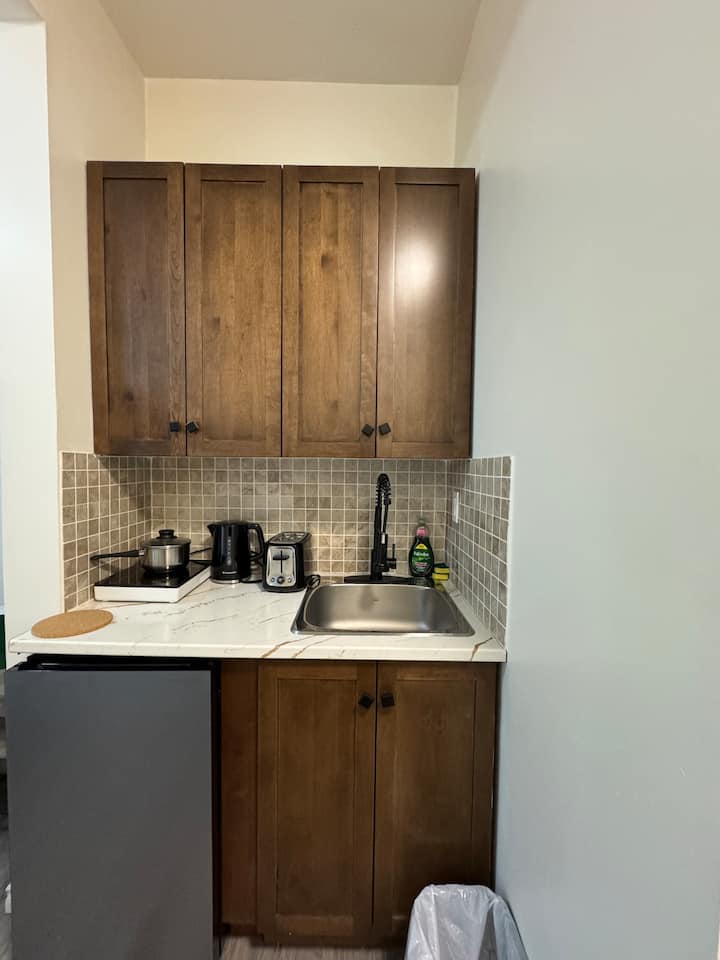 Perfectly Located Studio Near Jean-talon Market - Montreal
