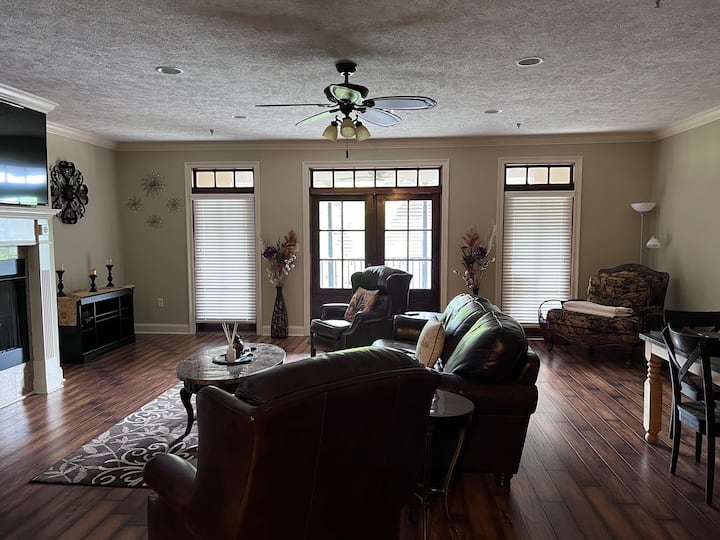 Cozy Condo Downtown Natchitoches - Natchitoches, LA