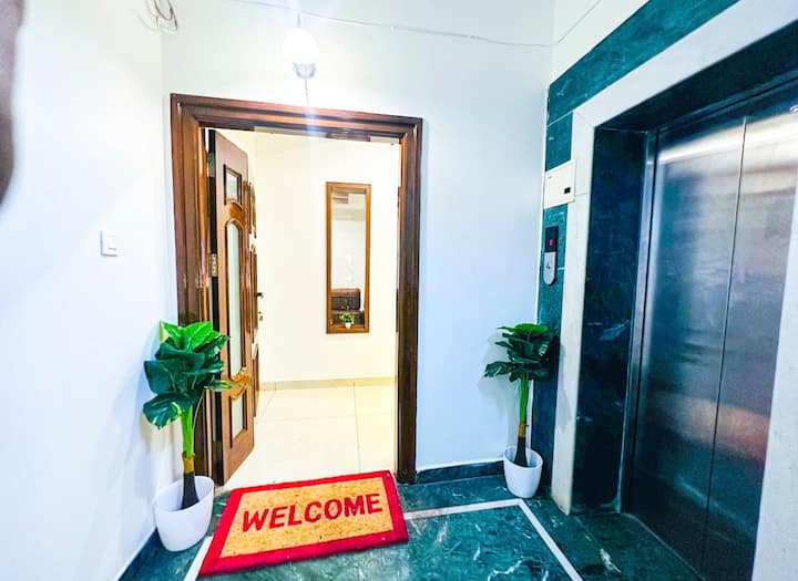 Grand Rosoo- Banjara Hills Rd 10 - Hyderabad