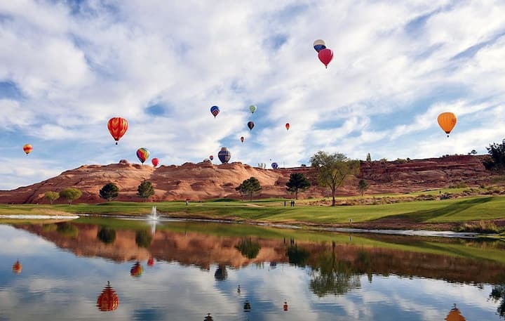 Watch The Balloon Regatta From Backyard! Hot Tub - Page, AZ