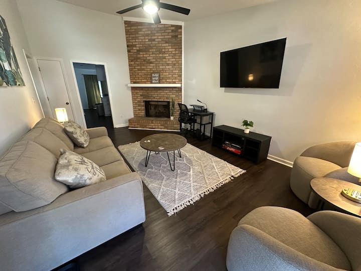 Near Fsu/famu | Sleeps 5 |Free Parking | Fast Wifi - Tallahassee, FL