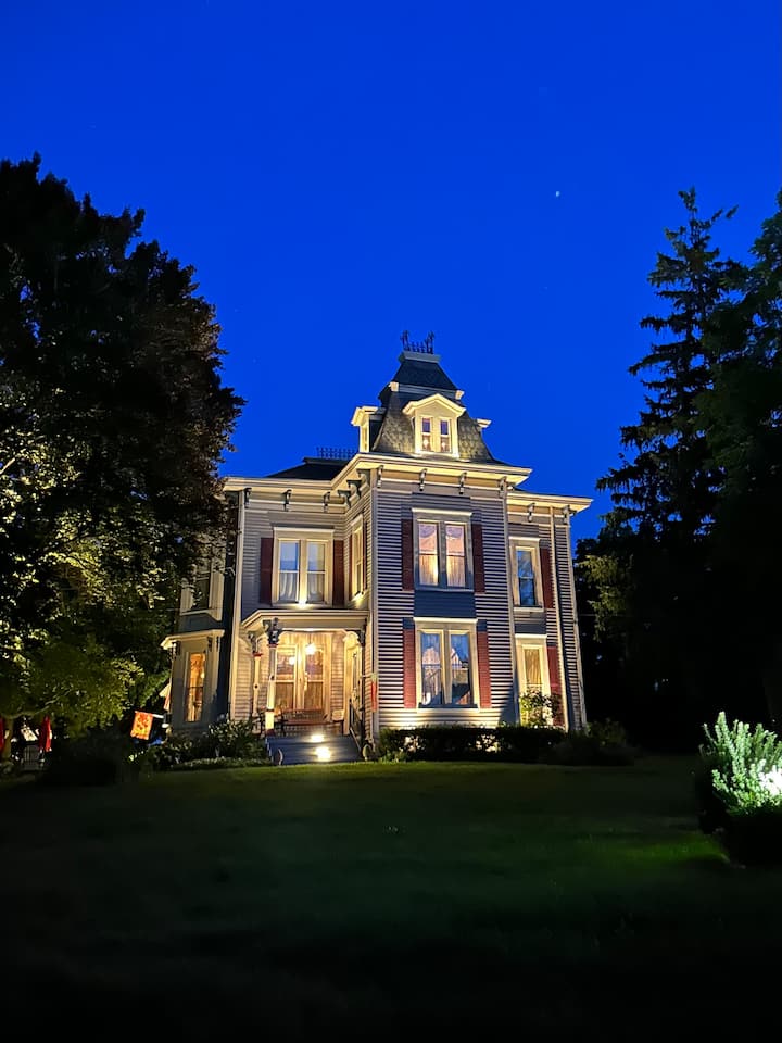 Guest House At The Sutherland Mansion - Canandaigua, NY