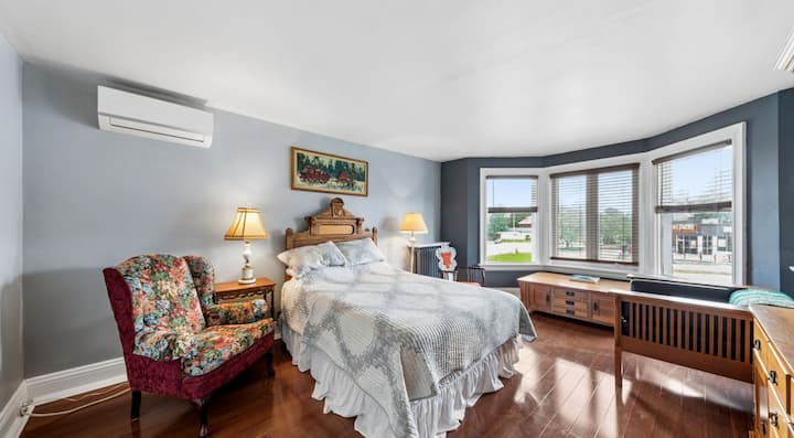 Antique Retreat Private Apt Midtown Midland - Midland