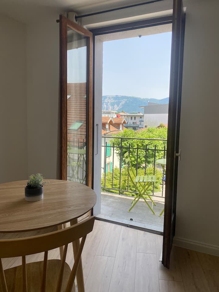 Central 1 Bedroom Balcony Gem “Bijoux” - Saint-Julien-en-Genevois