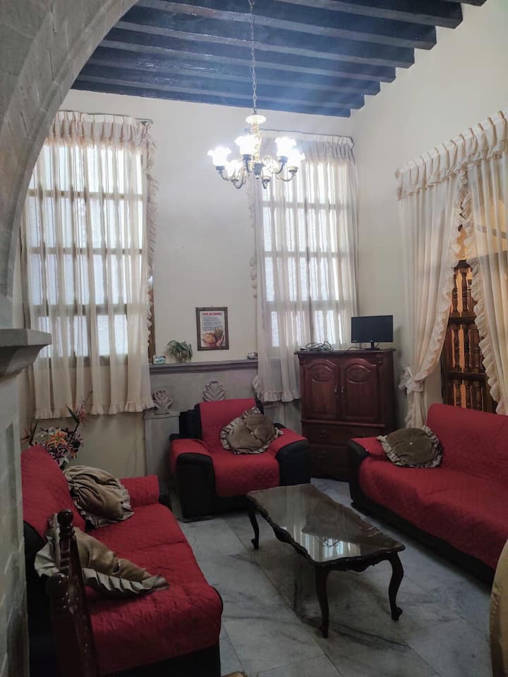 Casa Tita Céntrica Frente Jardín - Guanajuato