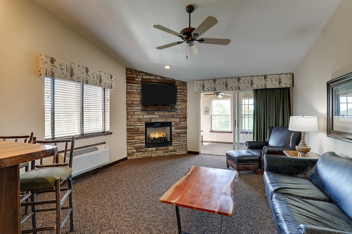 Rustic Charm: Cozy Suites Near Downtown Columbia - Columbia, MO