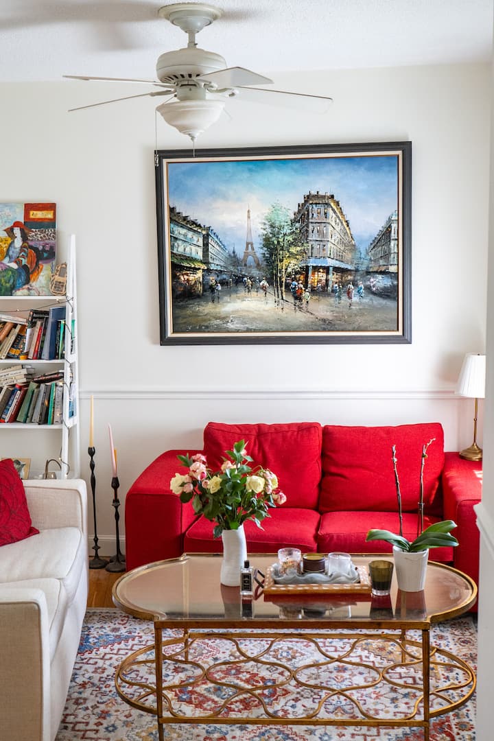 Eclectic And Modern Apartment - Brookline, MA