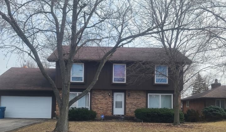 Comfy Crete Home - Crete, IL