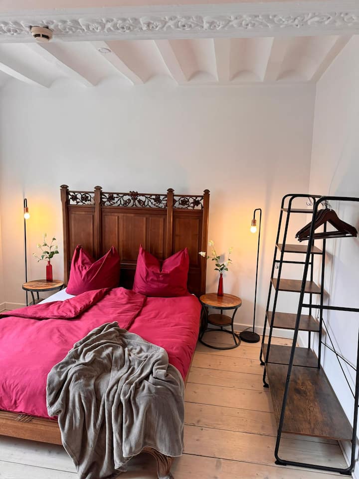 "Vintage Cherry" Im Chateau Thor - Aachen