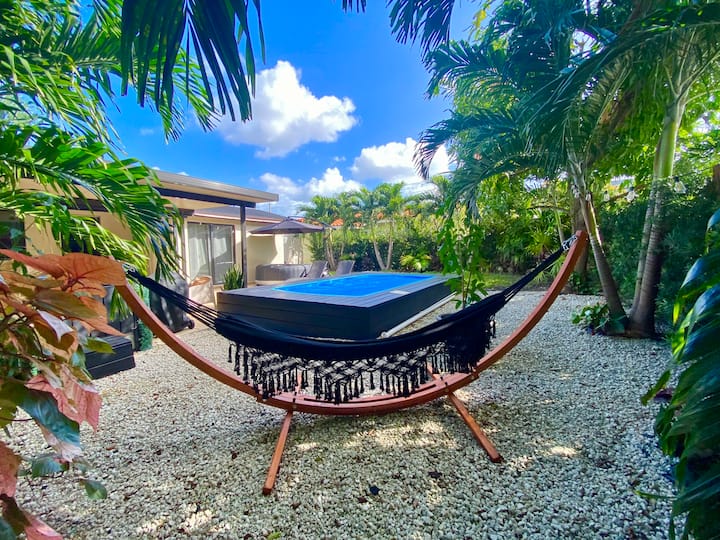 Hūb House At Coral Way  Pool+hottub - Coral Gables, FL