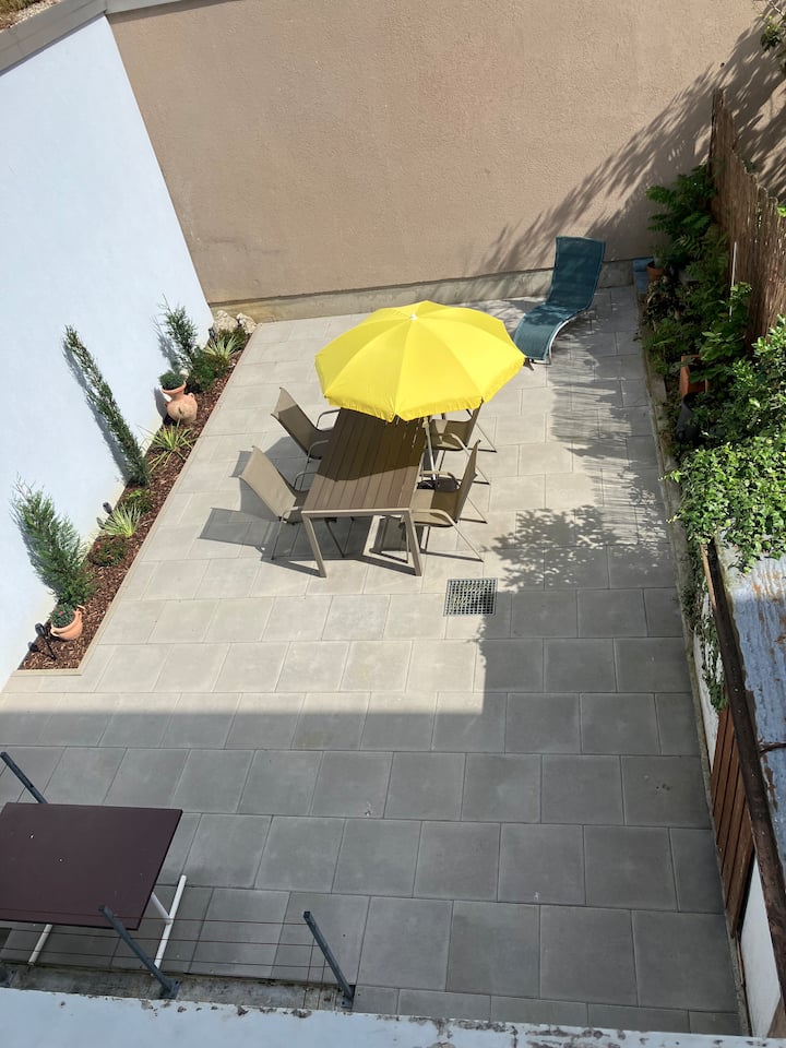 Apt With Private Garden Patio - Bâle