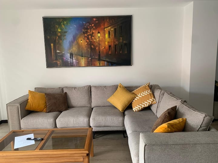 Moderna Y Elegante Suite En Cuenca, Con Piscina - Cuenca