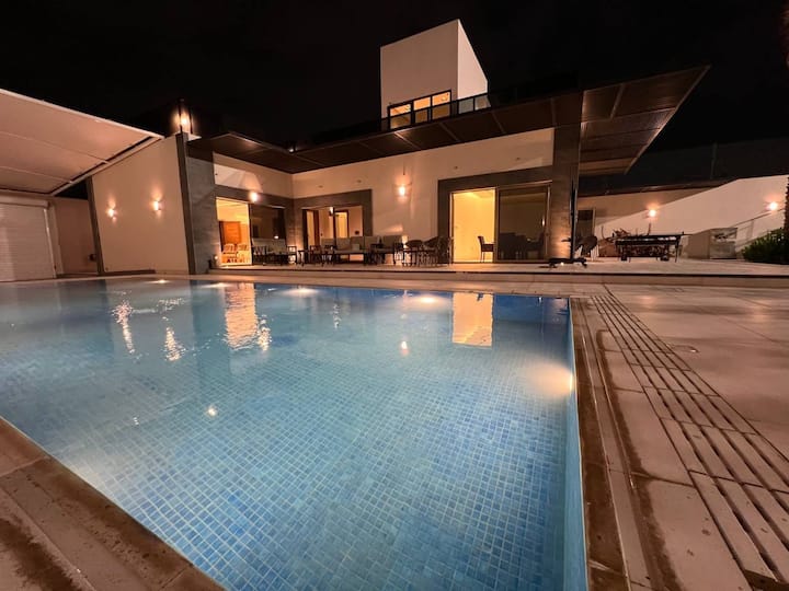 Cozy Chalet With A Swimming Pool/football Pitch - Riyadh