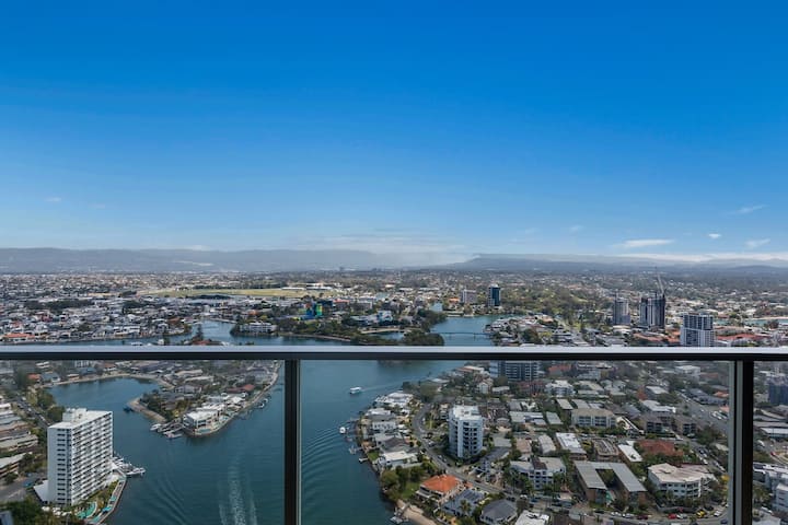 Circle On Cavill Sky Home! - Surfers Paradise
