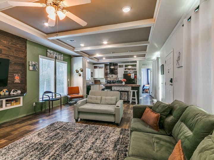 Hot Tub Escape- Tv In Each Room. - Norman, OK