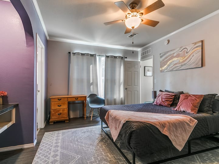 Secluded Wooded Getaway With Soak Pool & Hot Tub - Lake Thunderbird, OK