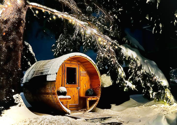 King Bed Sleeps & Sauna Steams - Fernie