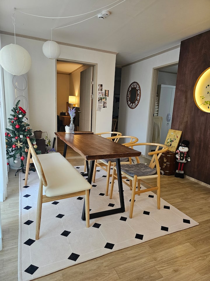 수영역 3분거리 /최대 12인가능/마당있는 주택 독채/도심속 감성주택 - Busan