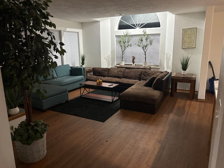 Cozy Bedroom With Amenities - Spokane, WA