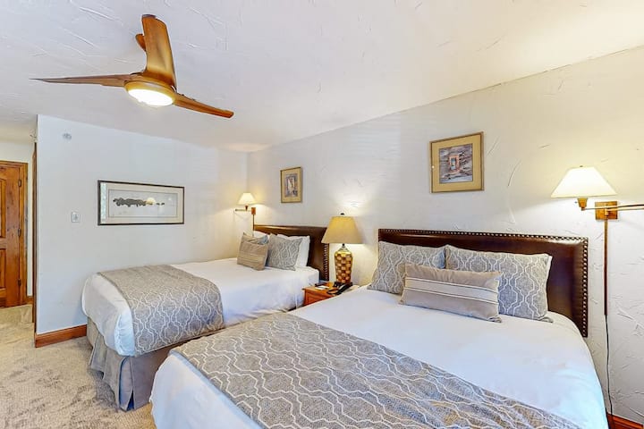 Gem With Ski-in/out | Fast Wifi | Pool | W/d - Vail, CO