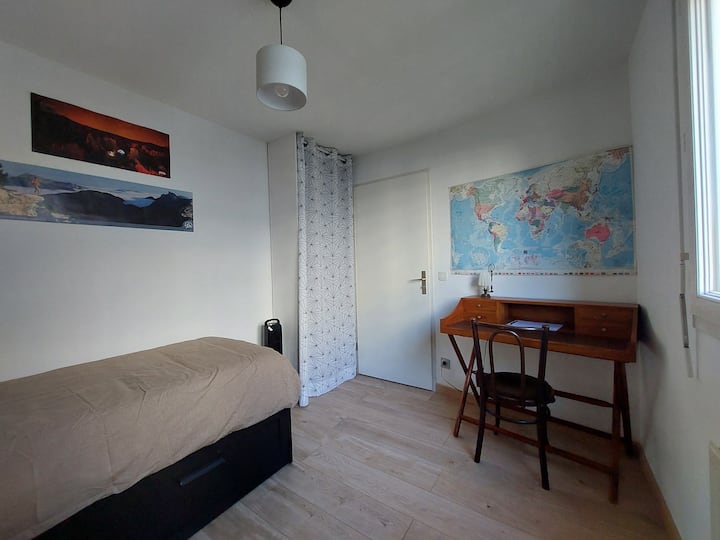 Chambre Fonctionnelle Et Confortable - Grenoble